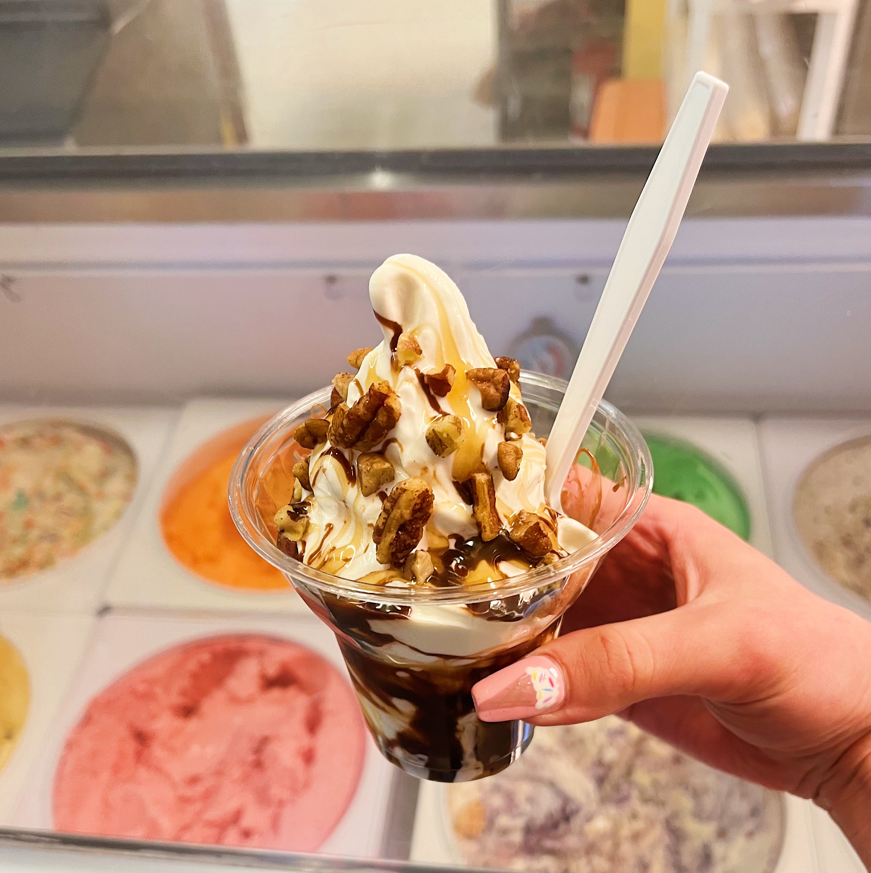 Gogo-May's Sundae Scoop – A small ice cream shop in Grafton, Illinois